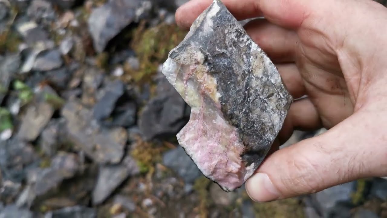 Rhodonite || Vancouver Island, BC || Rockhounding - YouTube