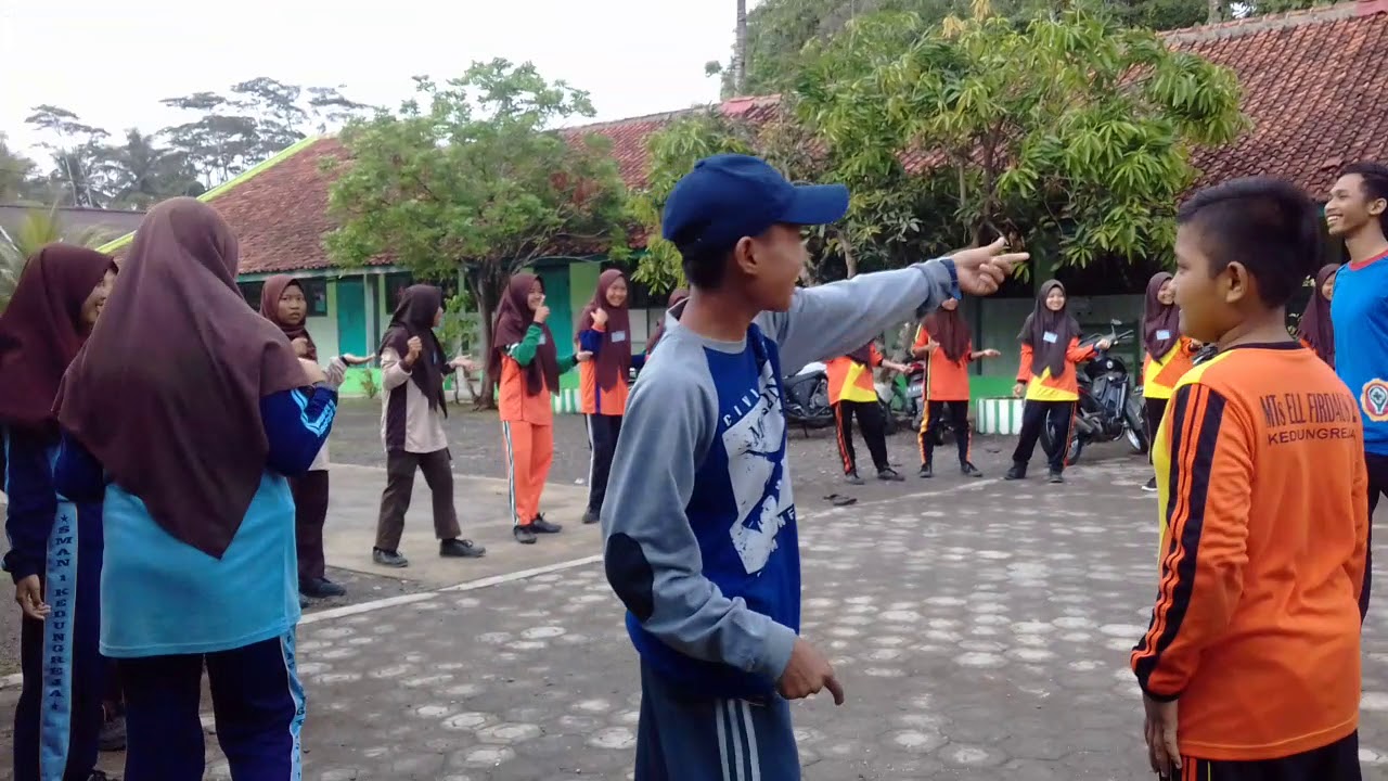 Permainan Tangkap Belut (kak harun m) - YouTube