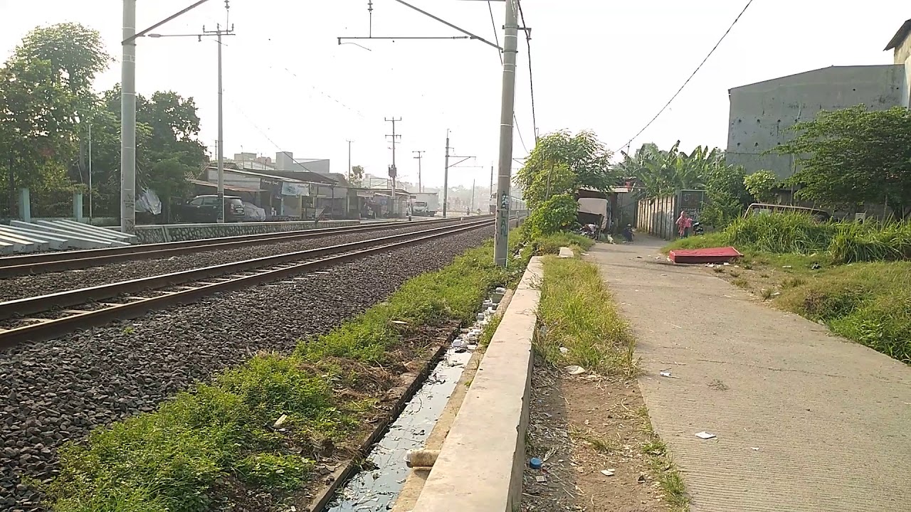 Perjalanan perdana kereta api Kertajaya menggunakan rangkaian stainless ...