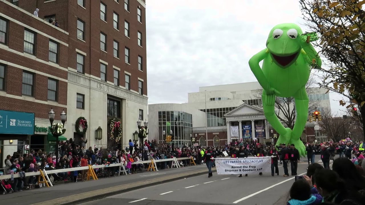 Kermit The Frog Balloon ~ The 2015 UBS Parade Spectacular - YouTube