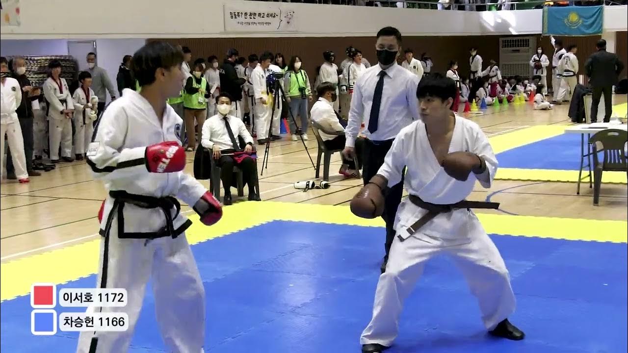 극진가라데 차승헌 vs ITF태권도 이서호 - YouTube