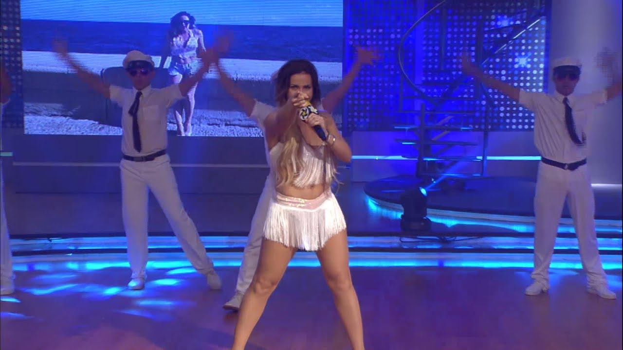 Karenka nos baila así - YouTube