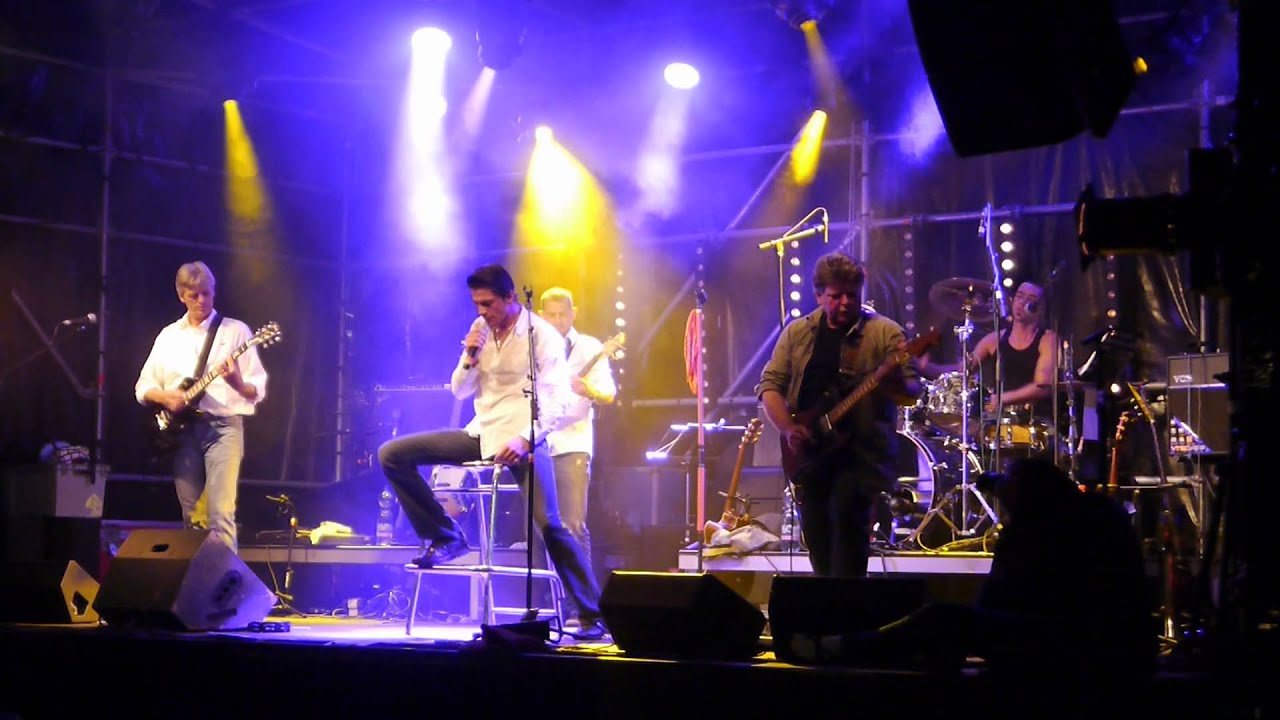 Out Of Service coverband.cover: Don't dream it's over-Crowded house ...