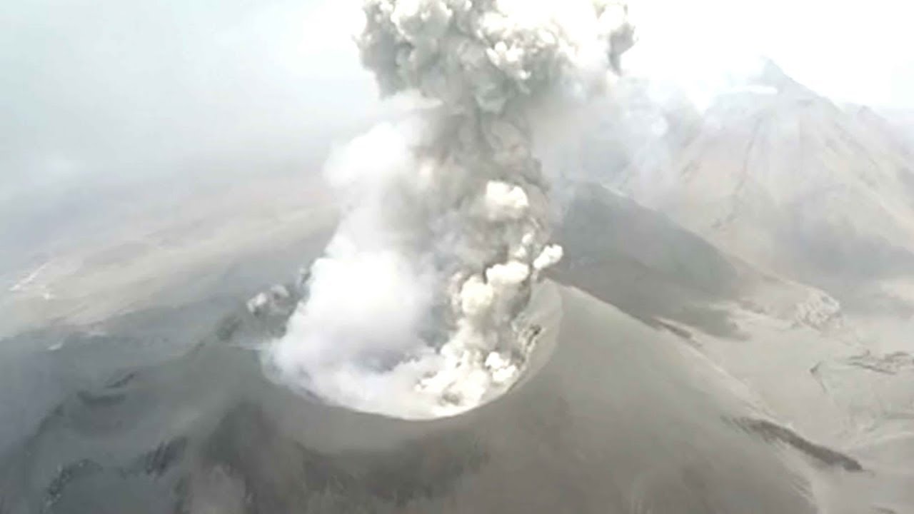Drone flies over erupting volcano in Peru - YouTube