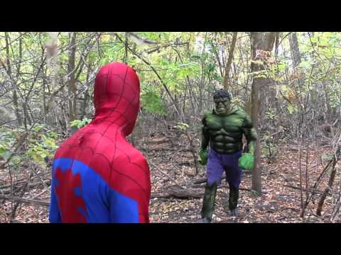Spiderman Vs The Incredible Hulk   im wirklichen Leben   Superheld  Schlacht