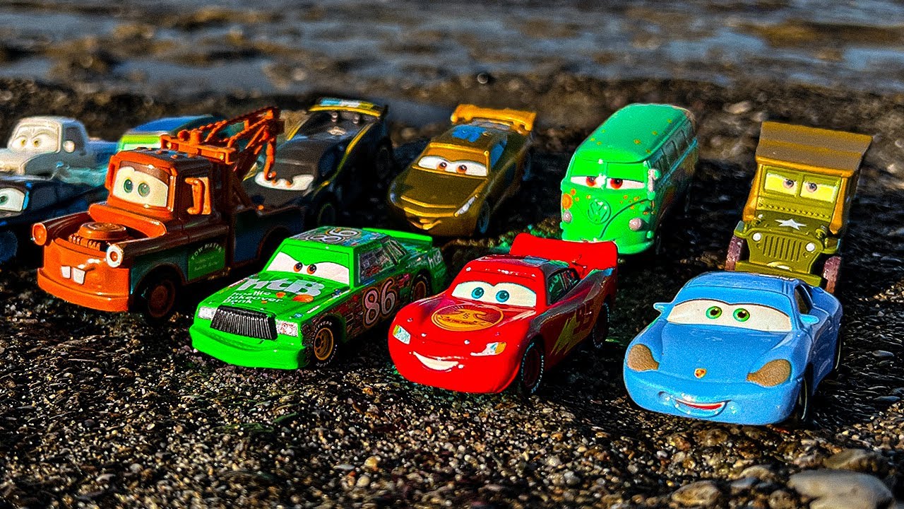Disney Pixar Cars falling into deep pool, Lightning McQueen, Tow Mater ...
