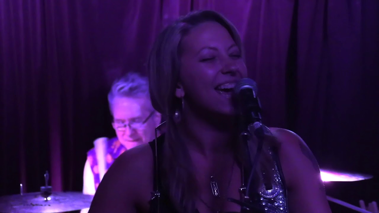 Kelly Swindall @ Lola (19 September 2019) - YouTube