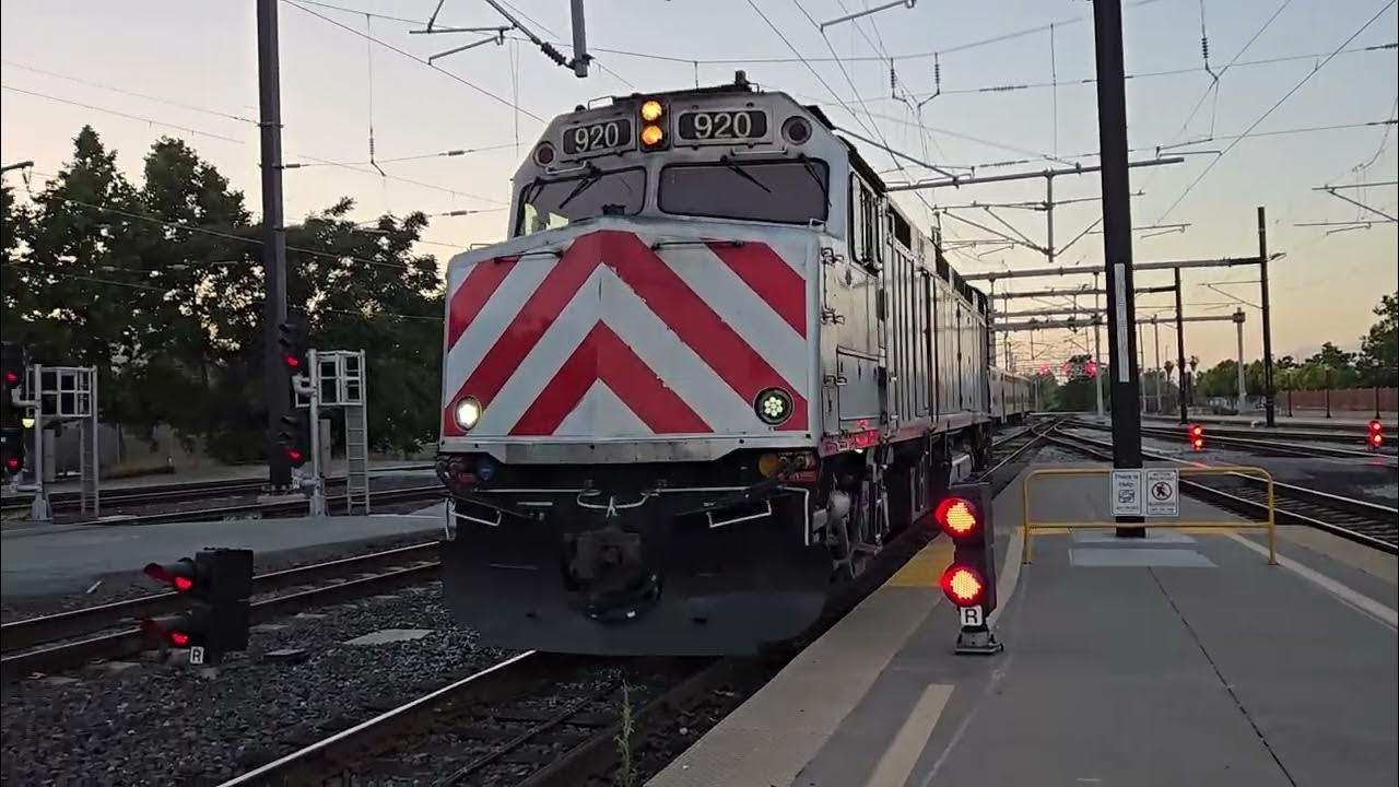 Caltrain JPBX #920 MPI F40PH-2C leading Limited #516 at San Jose Diridon Station - YouTube
