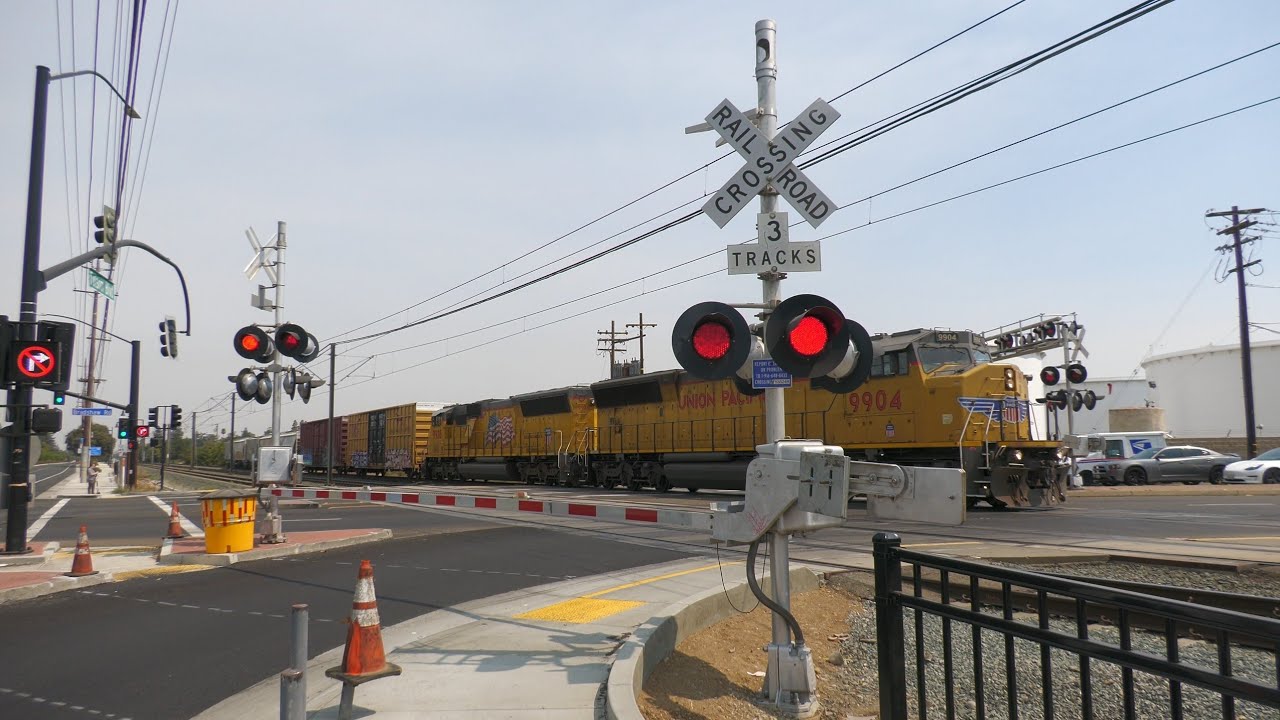UP 9904 Rocklin Rocket Local - Bradshaw Rd. Railroad Crossing (Rancho ...