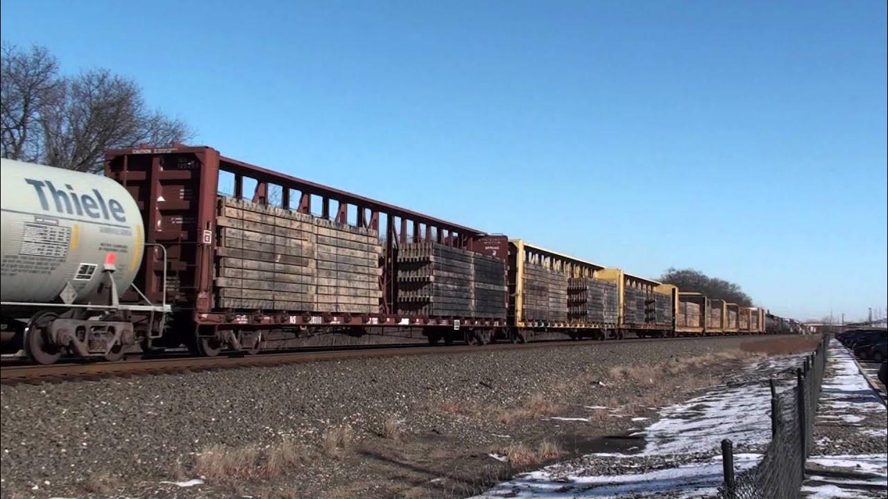 BNSF 9911, 9439 & 5246 Leads NS 33G West, Ogden Dunes, IN - YouTube