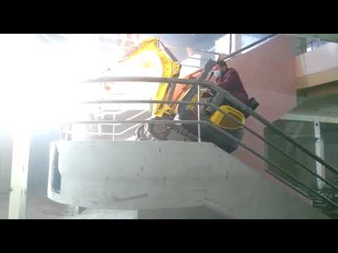 KEPÇE MERDİVENLERDEN YÜRÜYEREK ÇIKIYOR