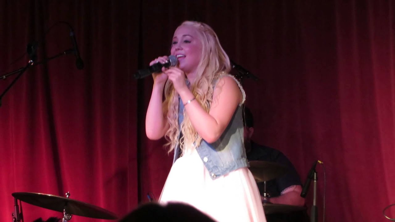 Raelynn singing 'Boyfriend' - YouTube