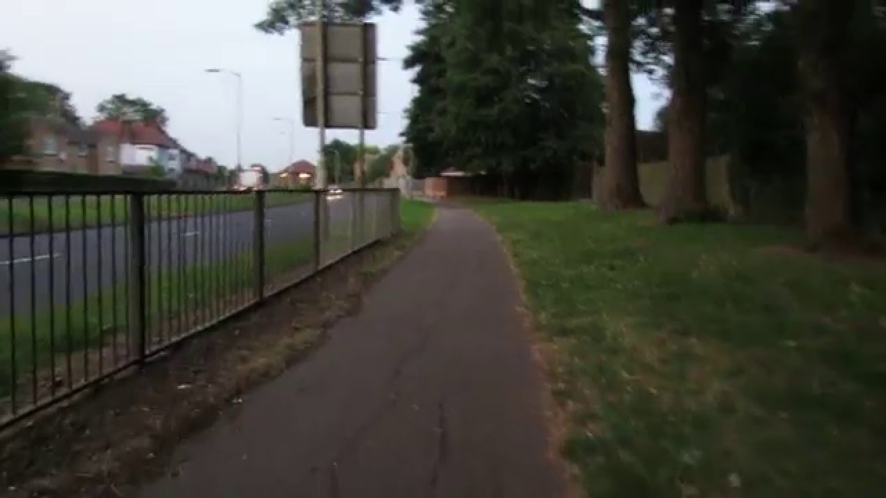 Evening walk up St Albans Road to Longlands Road in Hemel Hempstead ...