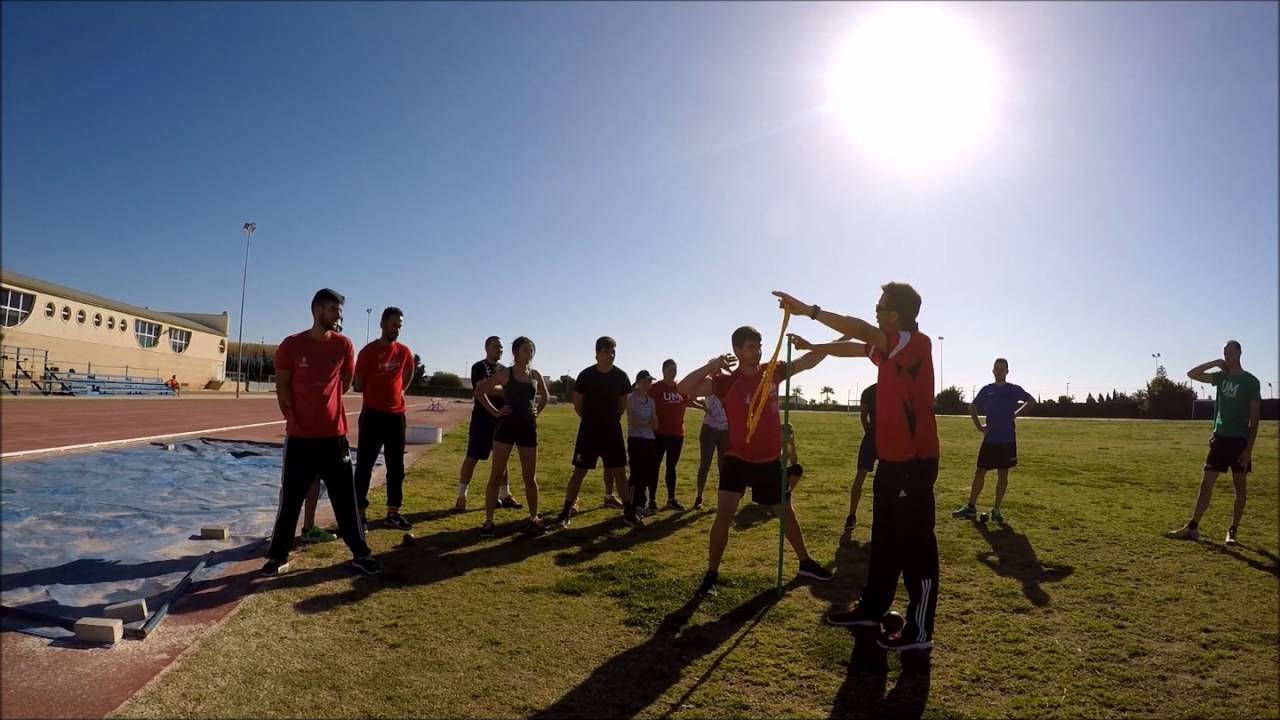 Sesión práctica de lanzamiento de peso en Especialización en Atletismo ...