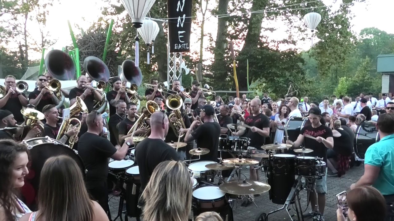 Guggemuusig Funatiker Basel @ 15. Hunne Gelaage (31.08.2019) - YouTube