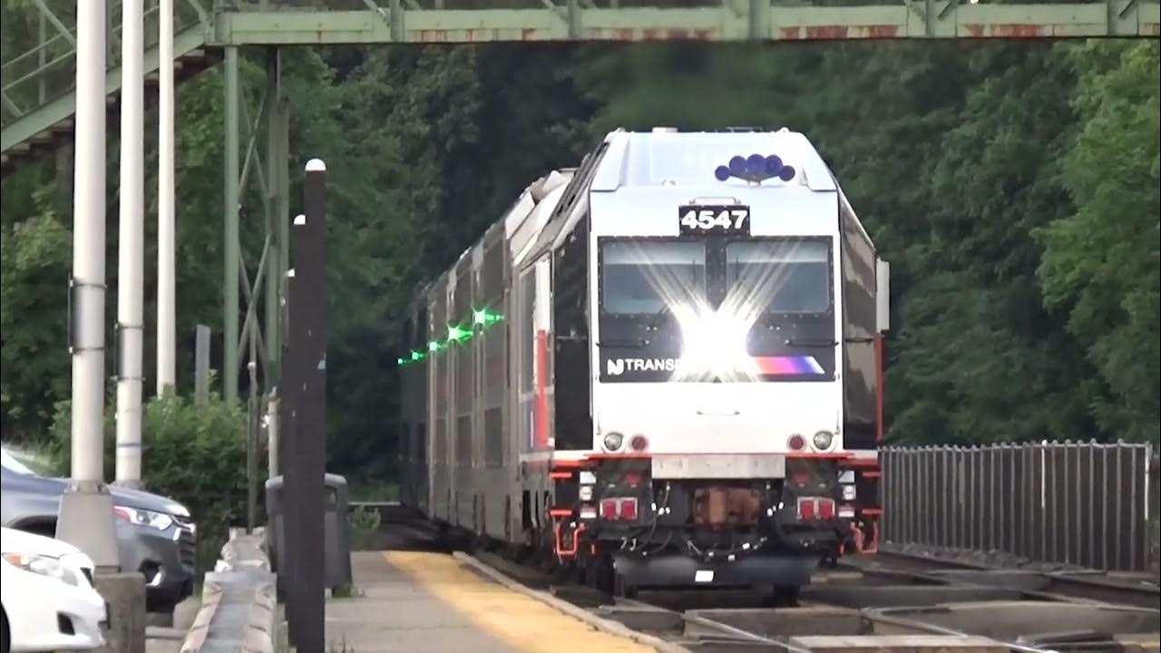 NJT ALP-45A 4547 leads X123 into Waldwick, NJ (7/29/2022) - YouTube