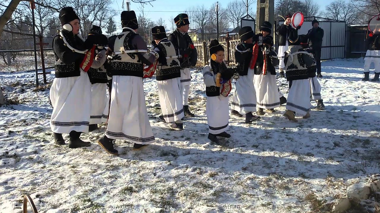 Caiutii scolii Buda-Dealu - YouTube