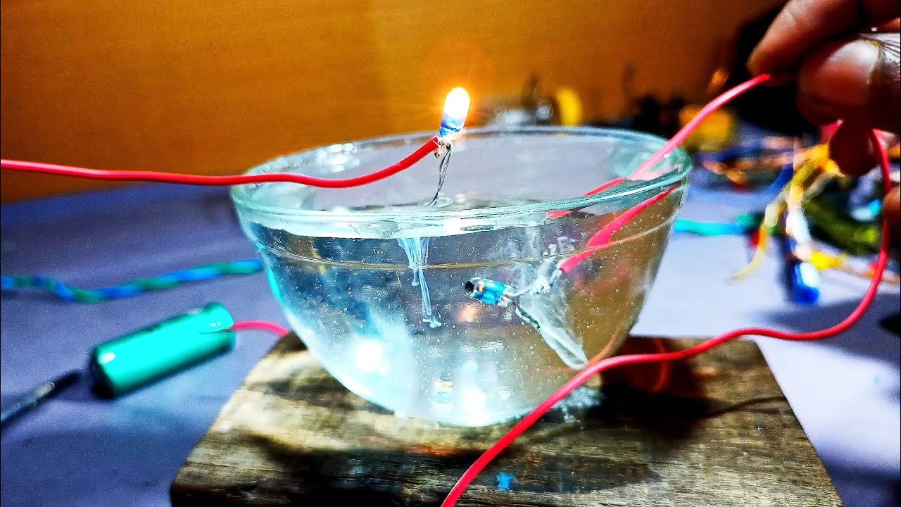 solt effect in current electricity, light bulb experiment - YouTube