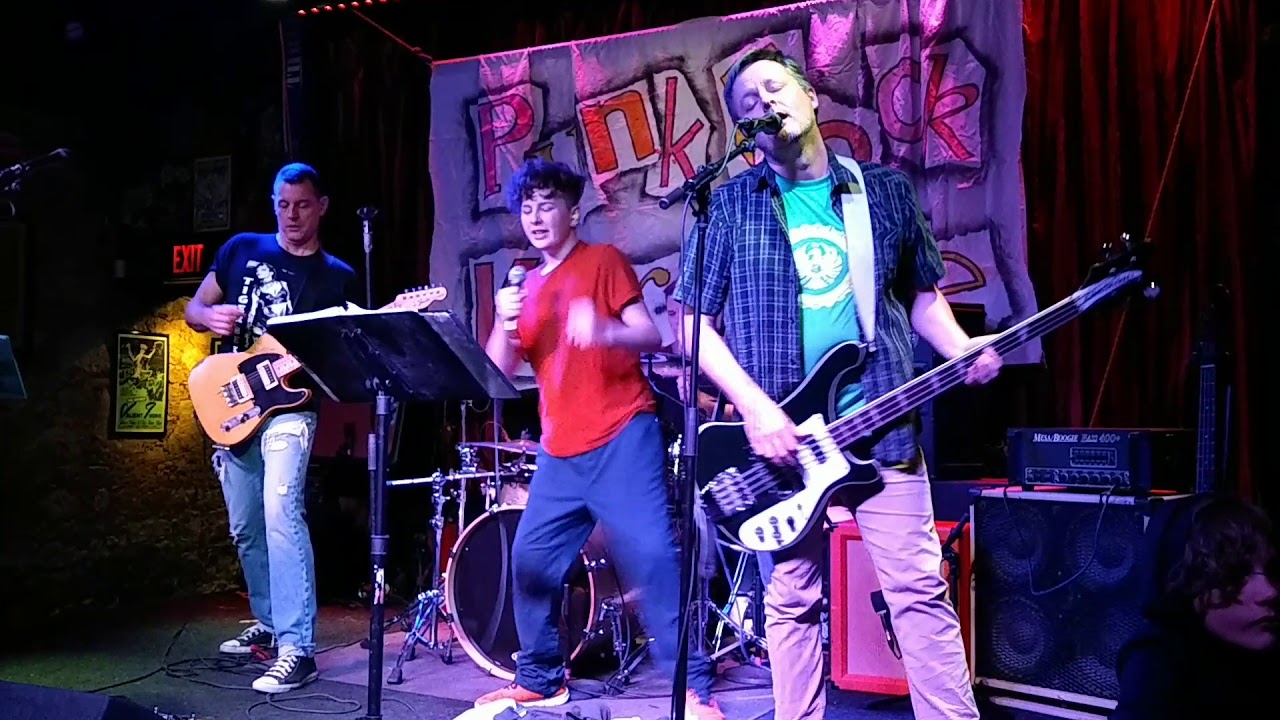 Punk rock karaoke DFW - YouTube
