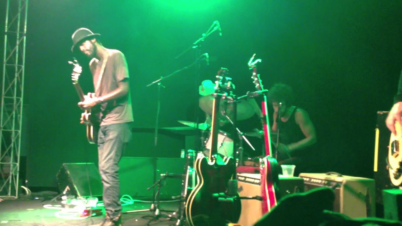 Gary Clark Jr. - Bright Lights, Big City - YouTube