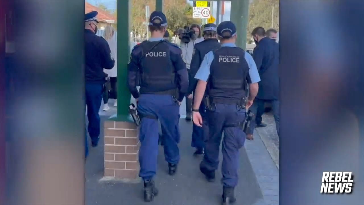 Police REFUSE to accept doctor’s mask exemption - YouTube