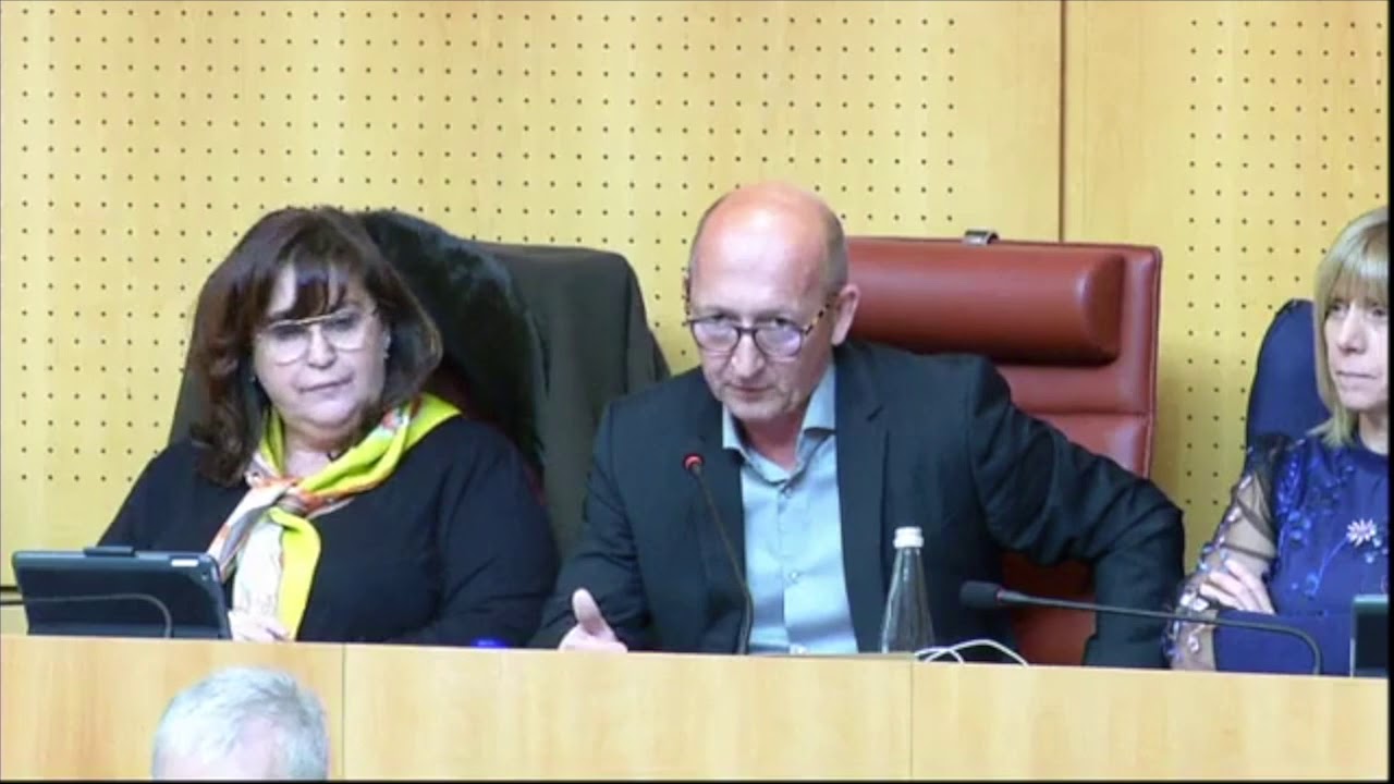 Intervention de Tony POLI sur la problématique des déchets. - YouTube