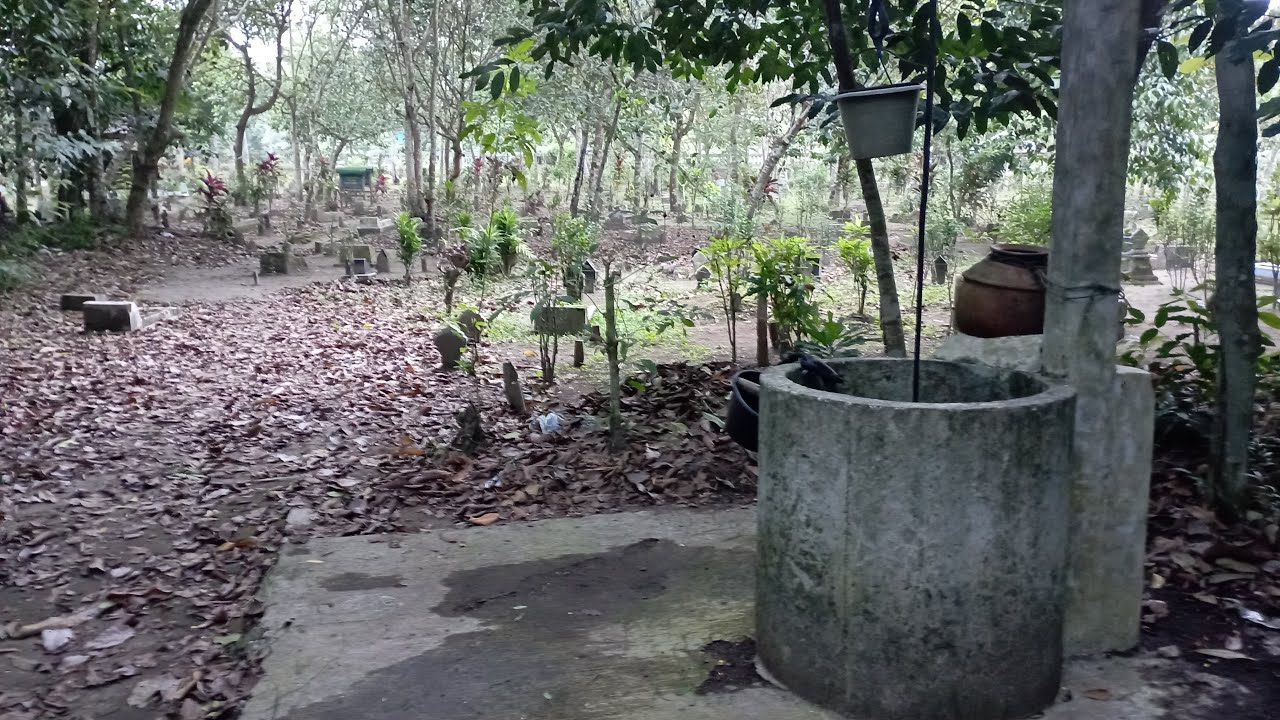 SUMUR TUA DAN MAKAM KUNO - YouTube