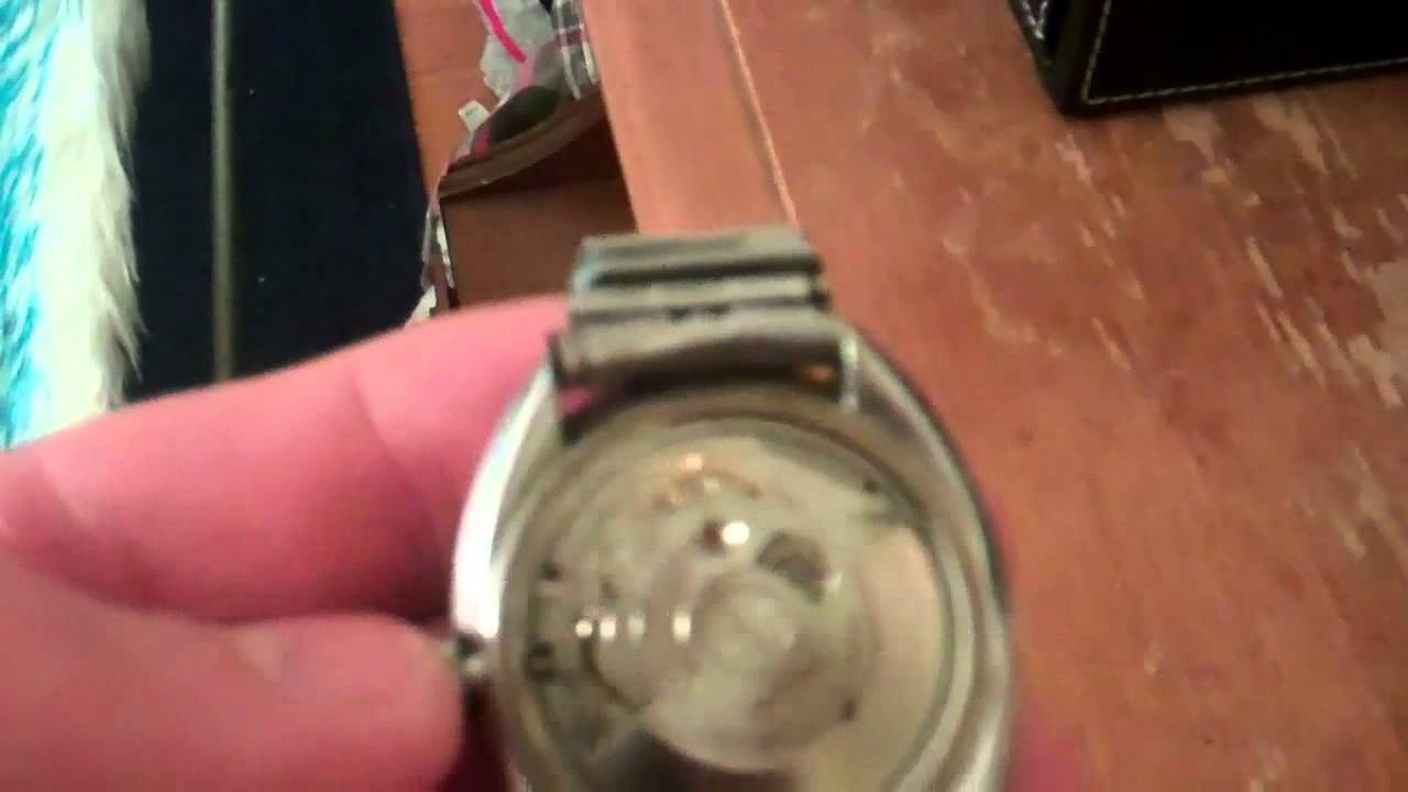 A look inside a Swiss Watch - YouTube