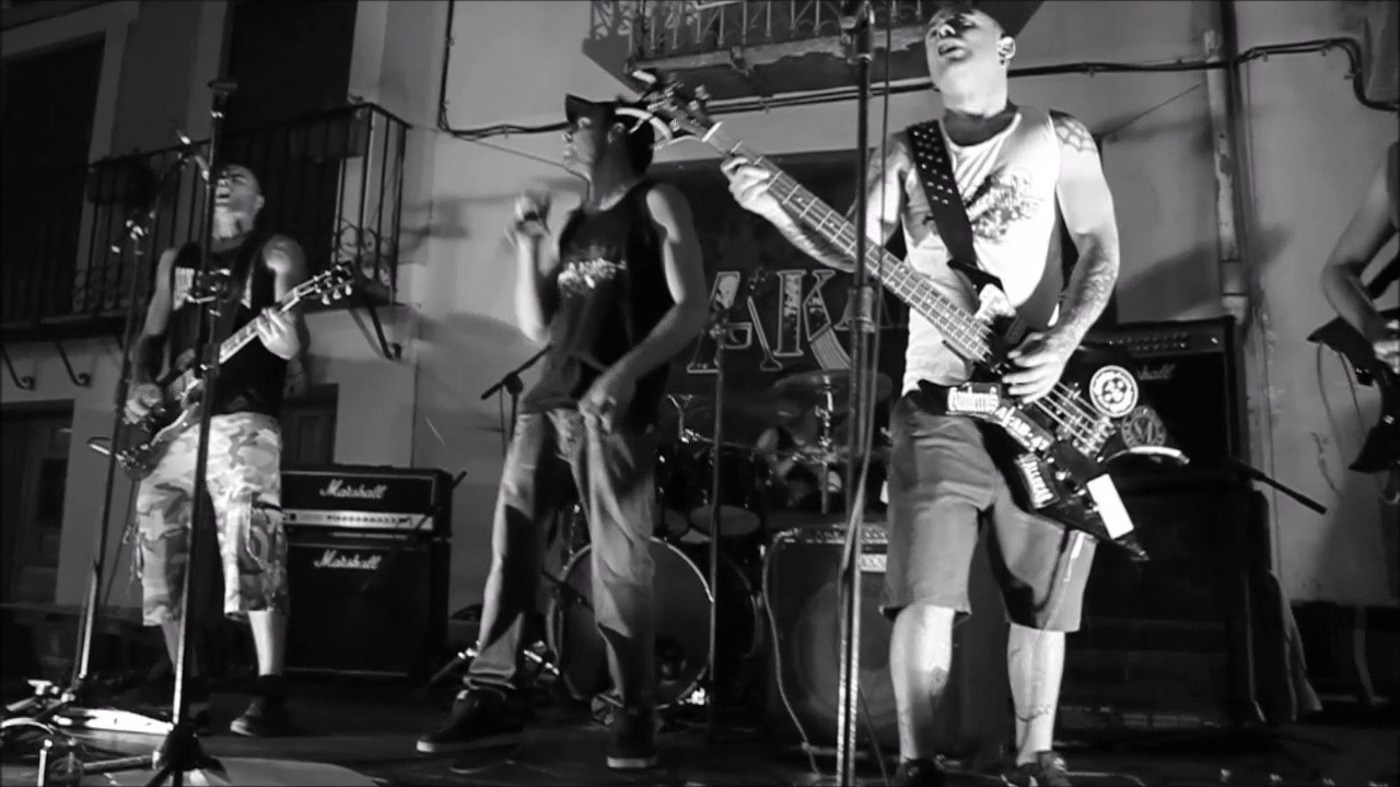 AKAB-47 Instinto animal (directo) - YouTube