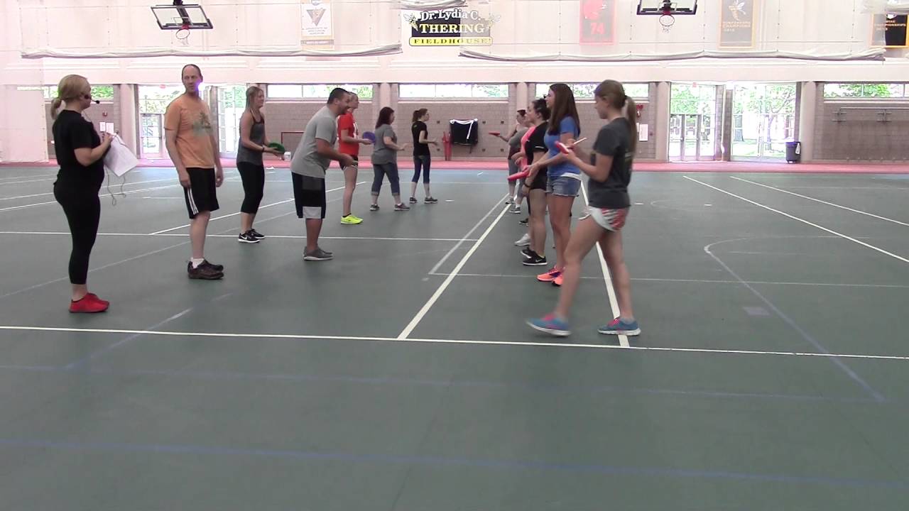 Teri and Rachael Games Unit- Frisbee Tag - YouTube
