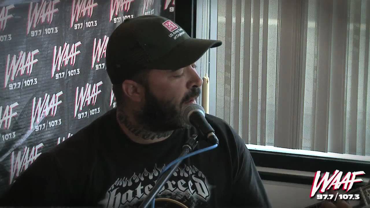 Aaron Lewis performs "Country Boy" - YouTube