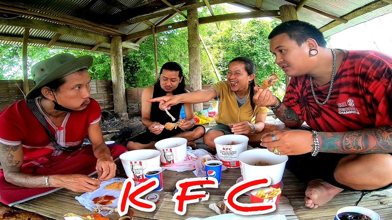kfc eating contest wins 1,000 baht - YouTube