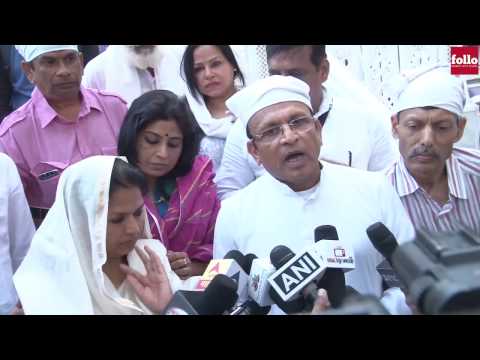 Om Puri's Prayer Meet By Ex-Wife Seema Kapoor | follo.in
