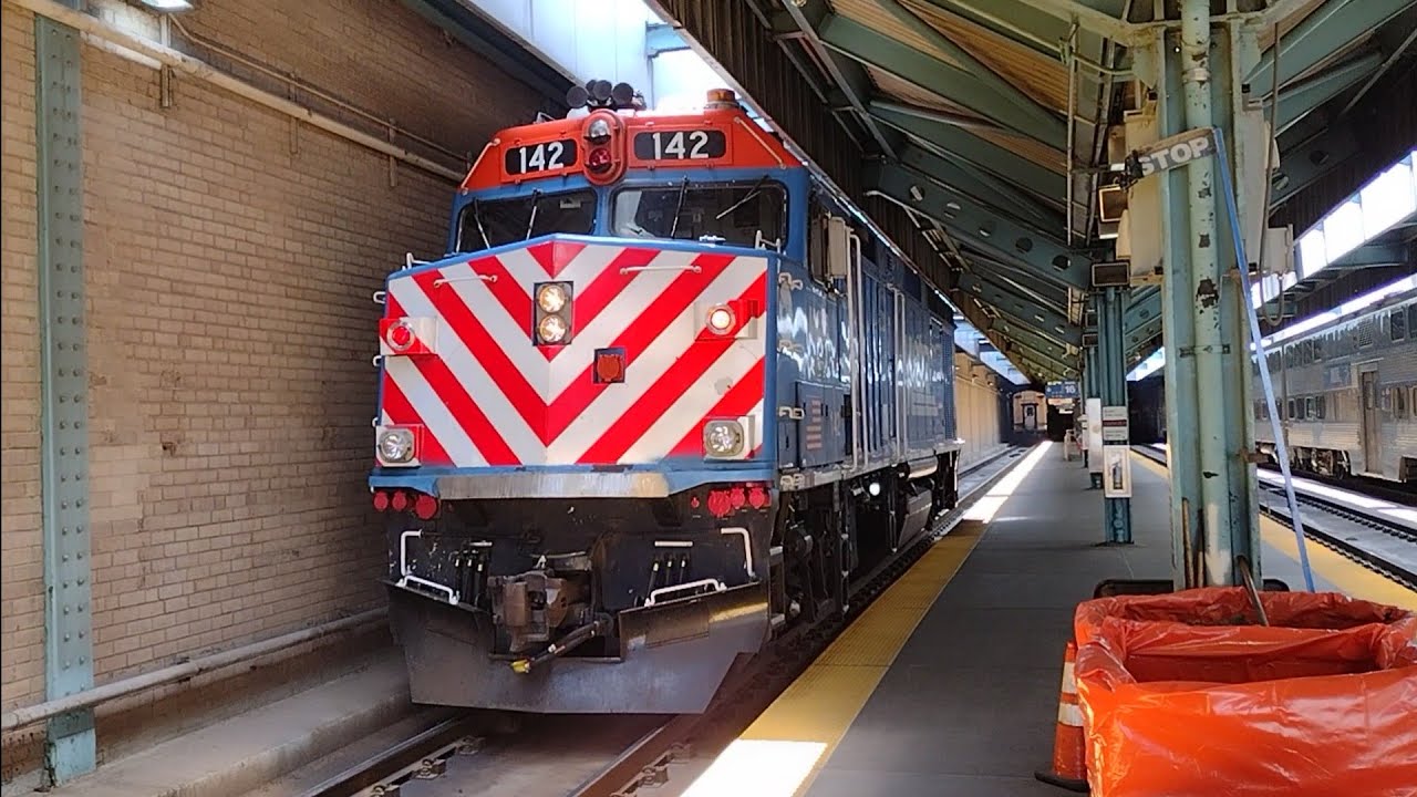 Metra F40PH-3 142 light engine move at Chicago's OTC on July 9, 2023 ...