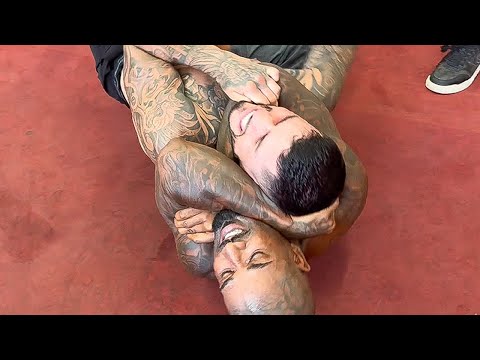 Bobby Green besiegt Arnold Barboza in 5 Sekunden durch Würgegriff, nachdem er eine Lehrstunde erh...