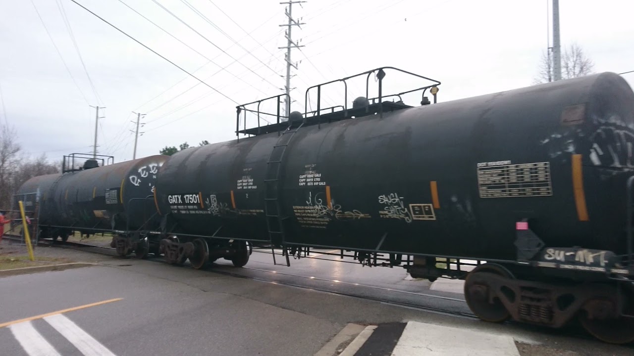 LTEX GP38 3829 is heading up to Clarkson Yard with All tank cars - YouTube