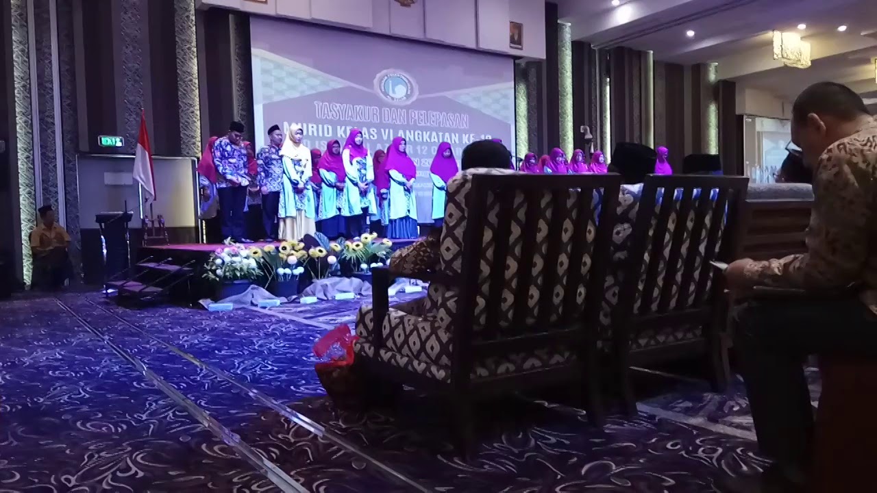 Wisuda Al Azhar 12 Cikarang Angkatan 19 - YouTube