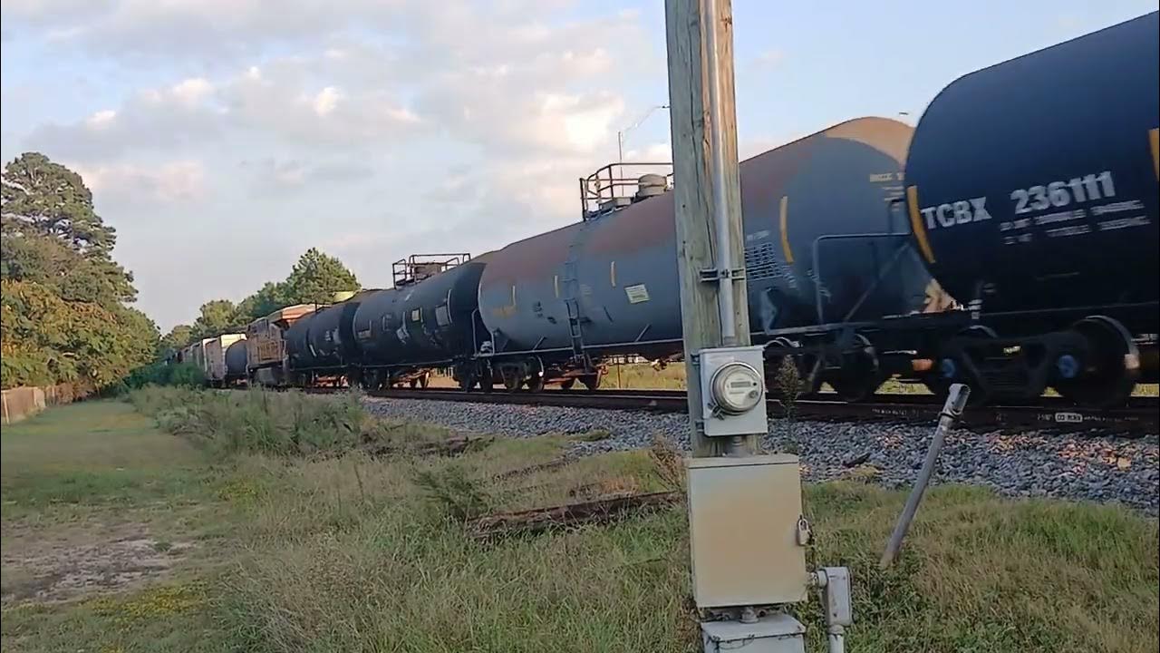 UP 5285 NB GEVO Leads Manifest DPU Mid Magnolia,Tx - YouTube