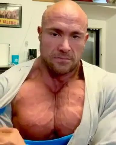 Muscle dad - YouTube