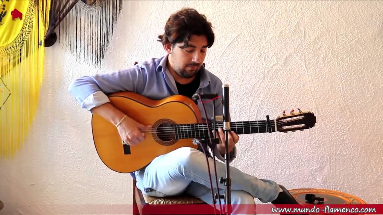 Manuel Reyes Hijo 2013 flamenco guitar played by Antonio Rey - YouTube