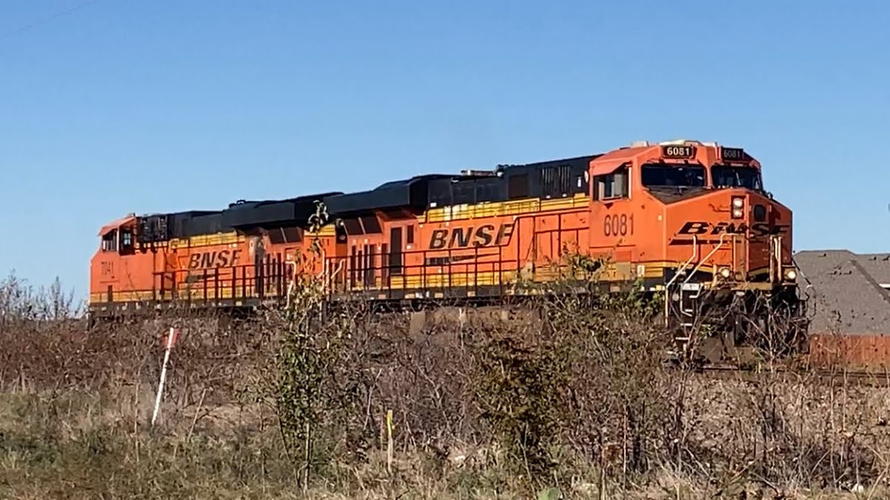 BNSF Lite Engine Move (O-ALTALT) near Avondale, TX (November 19, 2024) - YouTube