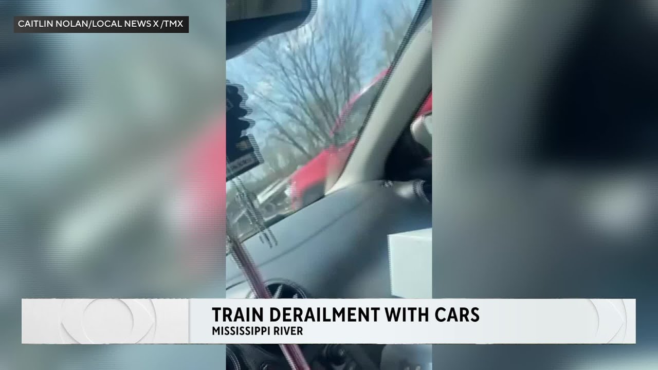 Train reportedly derails near Iowa-Wisconsin border - YouTube
