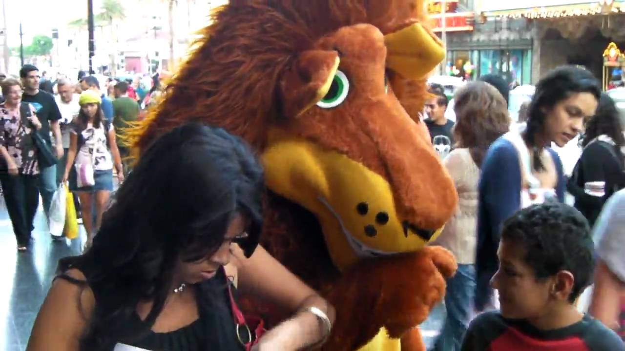 Hollywood Walk of Fame...animated characters delight children! - YouTube