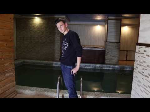 Wet guy with New Balance sneakers and jeans