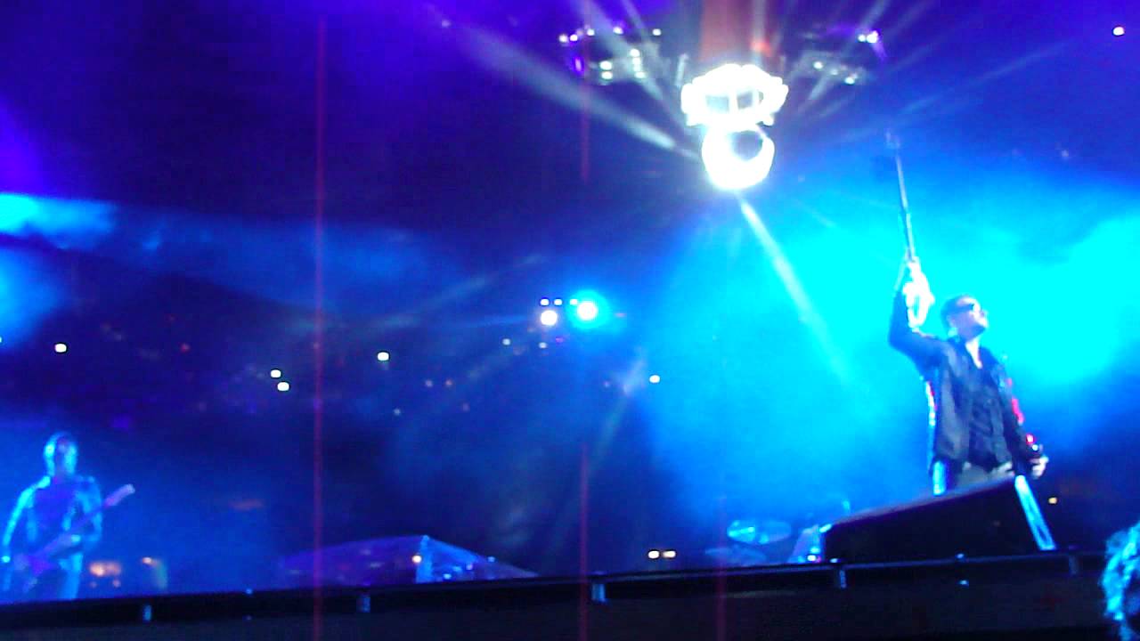 U2 Miami - June 29, 2011 - With Or Without You (2nd row in the claw ...
