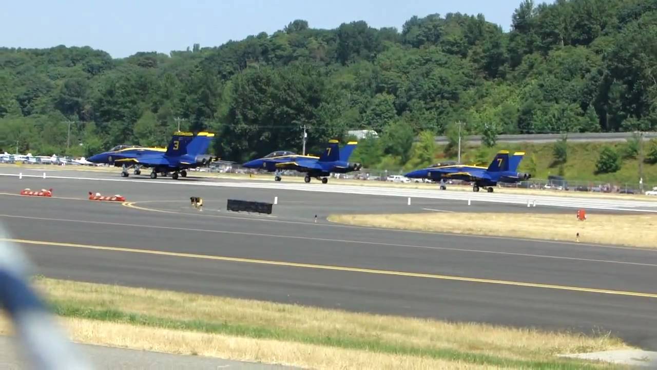 Blue Angels Taking Off From Boeing Field - 07.31.09 - YouTube