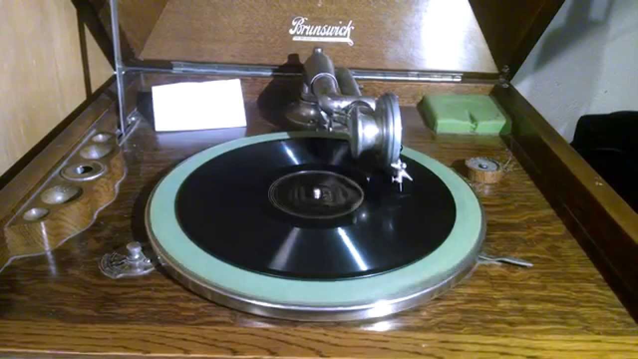 Brunswick Phonograph (Style 125) - I finally have a phonograph! - YouTube