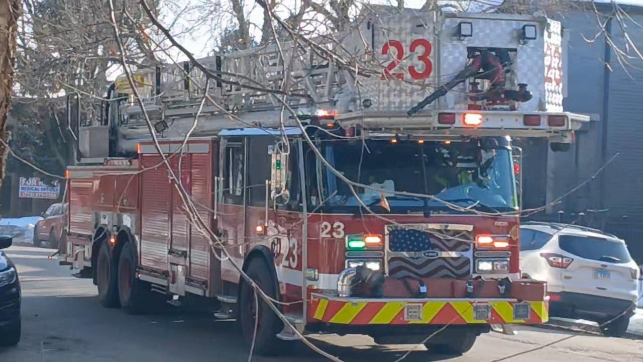 Chicago Fire Dept Engine 94 & Tower Ladder 23 Responding - YouTube