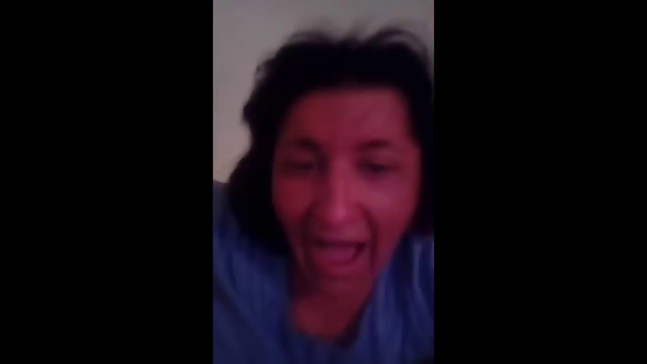 IVANA ŽIZELA PLAČE JER JE NJEN BIVŠI DEČKO OBJAVIO NJENE GOLE SLIKE NA ...