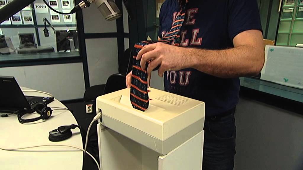 Tie in paper shredder - YouTube
